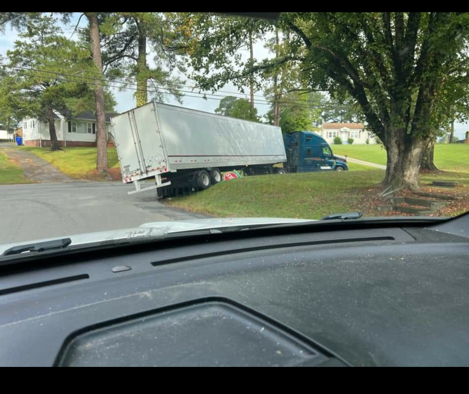 Tractor Trailer Stuck on Manning Road – Care4Suffolk